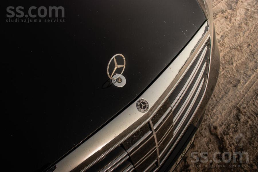 Black Mercedes-Benz S 450 2018 in Riga, with an engine capacity of 3.00 L and mileage of 192 thousand km for 39900 €, photo 3 on AUTOMOTO.COM.LV
