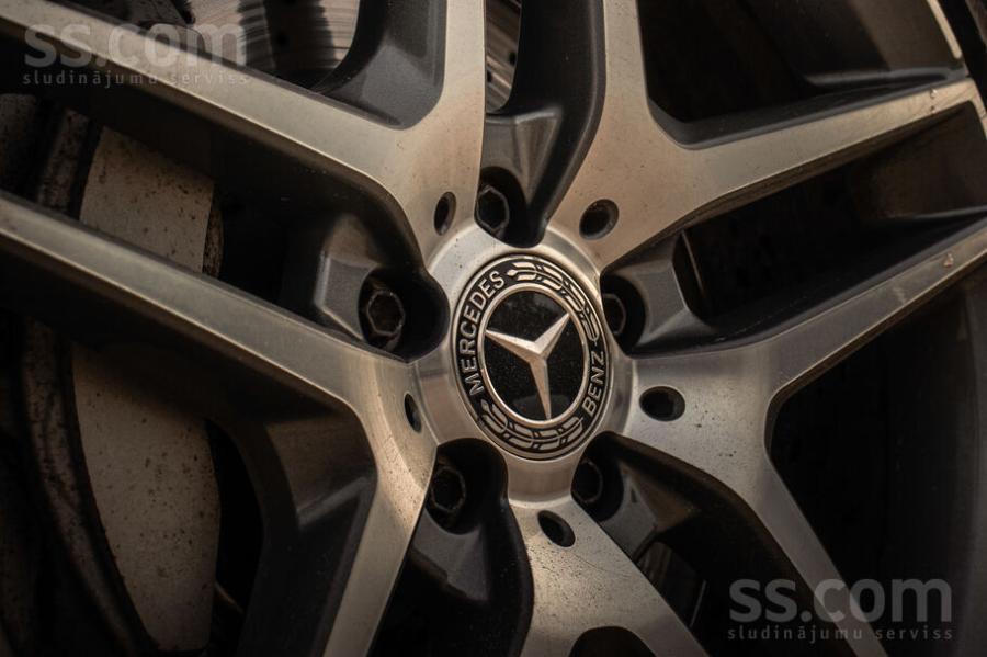 Black Mercedes-Benz S 450 2018 in Riga, with an engine capacity of 3.00 L and mileage of 192 thousand km for 39900 €, photo 4 on AUTOMOTO.COM.LV