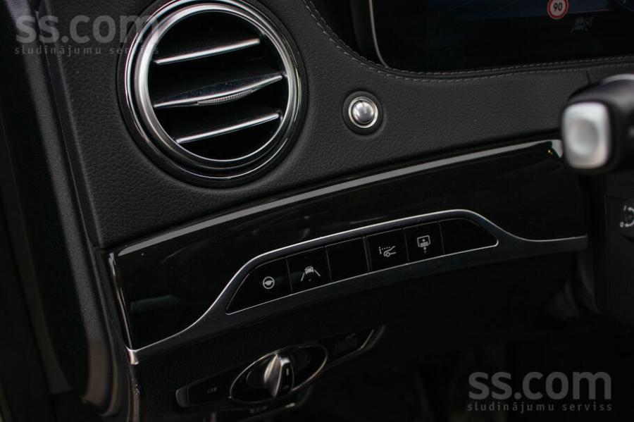 Black Mercedes-Benz S 450 2018 in Riga, with an engine capacity of 3.00 L and mileage of 192 thousand km for 39900 €, photo 16 on AUTOMOTO.COM.LV