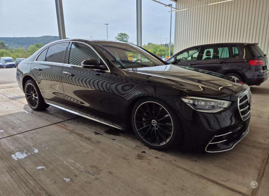 Black Mercedes-Benz S 450 2026 in Klaipeda, with an engine capacity of 2.99 L and mileage of 20 thousand km for 53500 €, photo 4 on AUTOMOTO.COM.LV