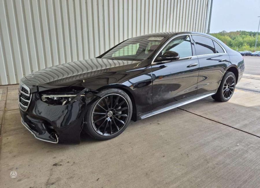 Black Mercedes-Benz S 450 2026 in Klaipeda, with an engine capacity of 2.99 L and mileage of 20 thousand km for 53500 €, photo 6 on AUTOMOTO.COM.LV