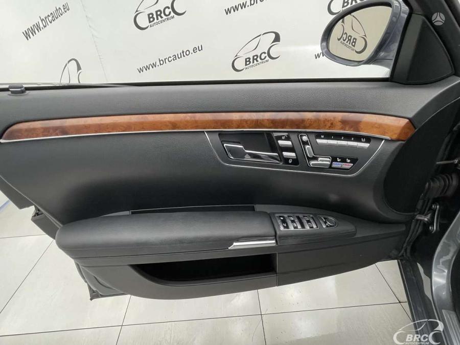 Pelēks Mercedes-Benz S 450 2007 Viļņa, ar dzinēja tilpumu 4.66 L un nobraukumu 211 tūkst. km par 8200 €, foto 24 vietnē AUTOMOTO.COM.LV