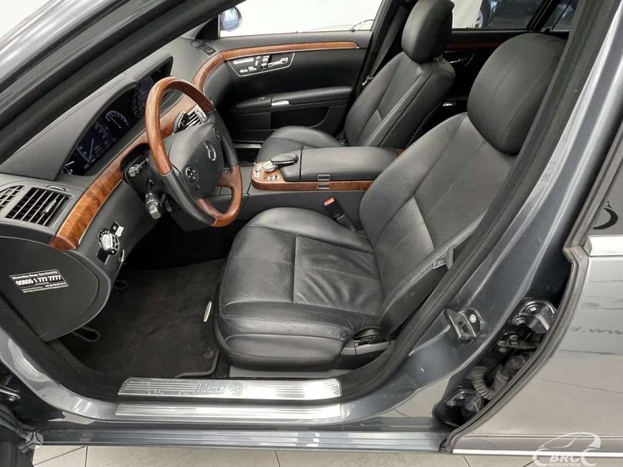 Pelēks Mercedes-Benz S 450 2007 Viļņa, ar dzinēja tilpumu 4.66 L un nobraukumu 211 tūkst. km par 8200 €, foto 25 vietnē AUTOMOTO.COM.LV