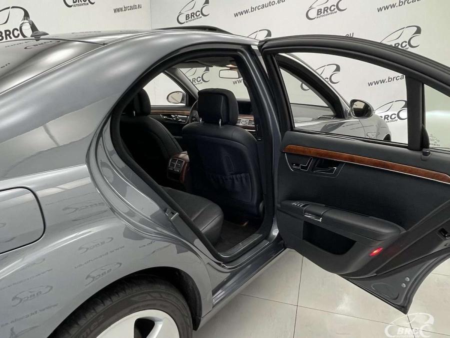 Pelēks Mercedes-Benz S 450 2007 Viļņa, ar dzinēja tilpumu 4.66 L un nobraukumu 211 tūkst. km par 7400 €, foto 17 vietnē AUTOMOTO.COM.LV
