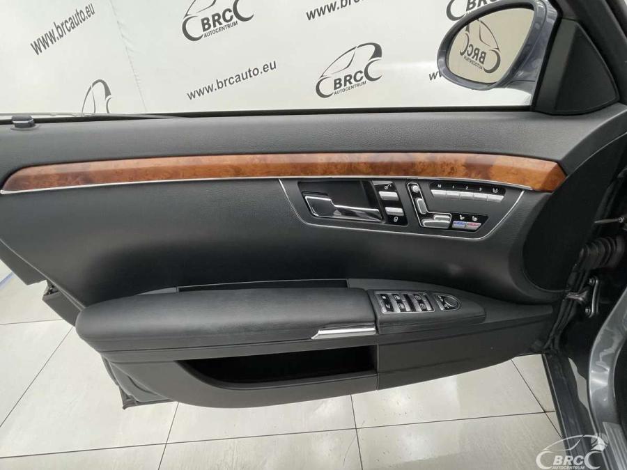Pelēks Mercedes-Benz S 450 2007 Viļņa, ar dzinēja tilpumu 4.66 L un nobraukumu 211 tūkst. km par 7400 €, foto 25 vietnē AUTOMOTO.COM.LV