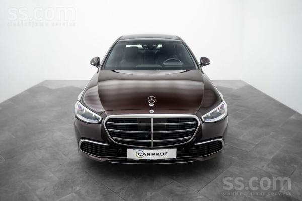 Красный Мерседес С 450 2021 в Таллин, объемом двигателя 3.00 л и пробегом 44 тыс. км за 74899 €, фото 5 на AUTOMOTO.COM.LV