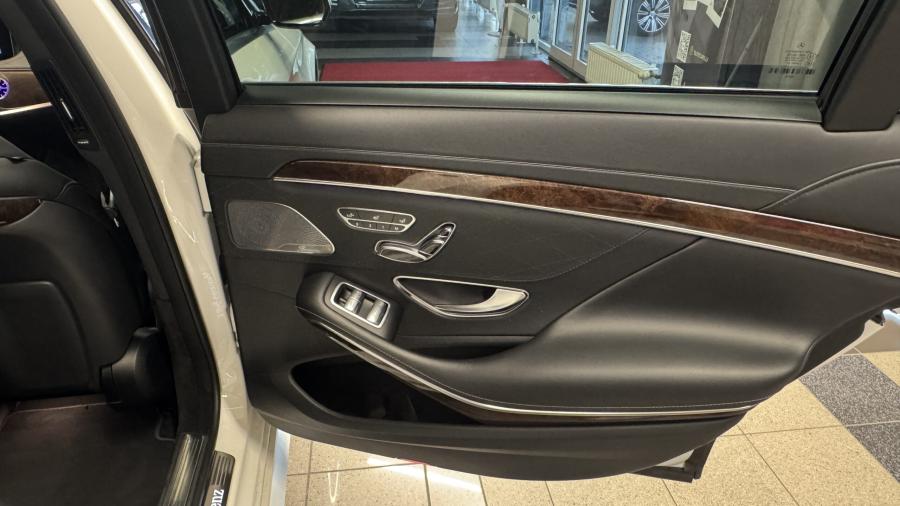 White Mercedes-Benz S 450 2019 in Riga, with an engine capacity of 3.00 L and mileage of 168 thousand km for 42990 €, photo 16 on AUTOMOTO.COM.LV