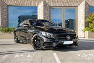 Black Mercedes-Benz S 500 2015 in Vilnius, with an engine capacity of 4.66 L and mileage of 323 thousand km for 24999 €, photo  on AUTOMOTO.COM.LV