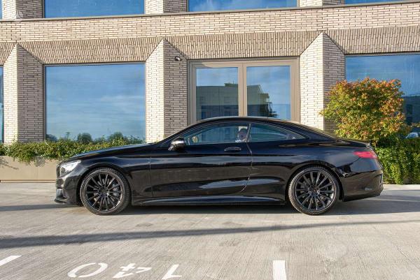 Mercedes-Benz S 500 2015 in Vilnius on AUTOMOTO.COM.LV Black Mercedes-Benz S 500 2015 in Vilnius, with an engine capacity of 4.66 L and mileage of 323 thousand km for 24999 €, photo 9 on AUTOMOTO.COM.LV