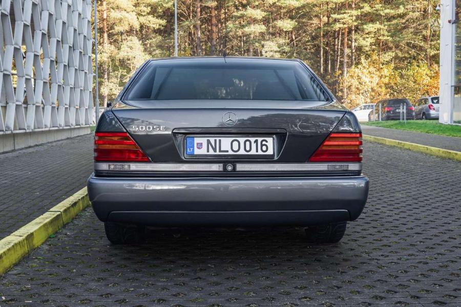 Melns Mercedes-Benz S 500 1992 Viļņa, ar dzinēja tilpumu 4.97 L un nobraukumu 150 tūkst. km par 17500 €, foto 7 vietnē AUTOMOTO.COM.LV