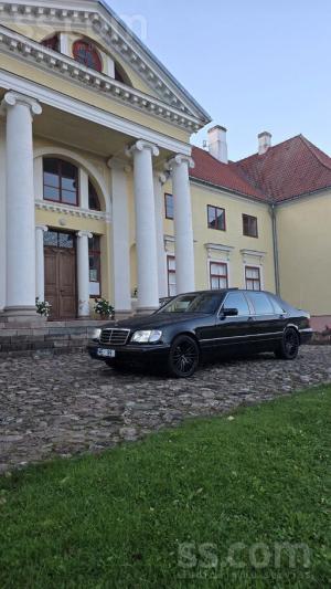 Black Mercedes-Benz S 500 1995 in Tukums, with an engine capacity of 5.00 L and mileage of 144 thousand km for 15500 €, photo 3 on AUTOMOTO.COM.LV