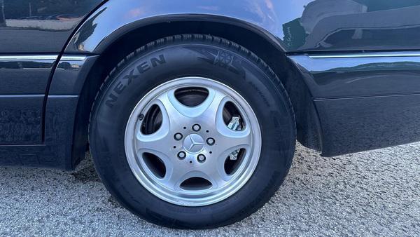 Melns Mercedes-Benz S 500 1997 Tallina, ar dzinēja tilpumu 5.00 L un nobraukumu 249 tūkst. km par 22999 €, foto 7 vietnē AUTOMOTO.COM.LV