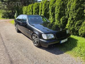 Black Mercedes-Benz S 500 1997 in Riga, with an engine capacity of 5.00 L and mileage of 400 thousand km for 8500 €, photo 1 on AUTOMOTO.COM.LV