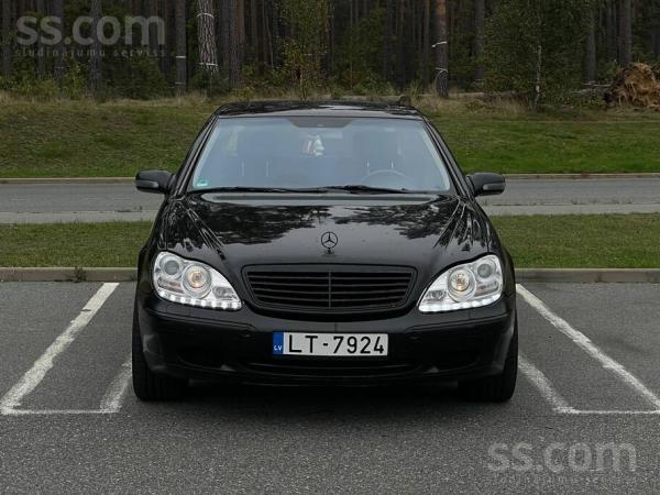 Мерседес С 500 1999 в Рига на AUTOMOTO.COM.LV Черный Мерседес С 500 1999 в Рига, объемом двигателя 5.00 л и пробегом 354 тыс. км за 4650 €, фото 1 на AUTOMOTO.COM.LV
