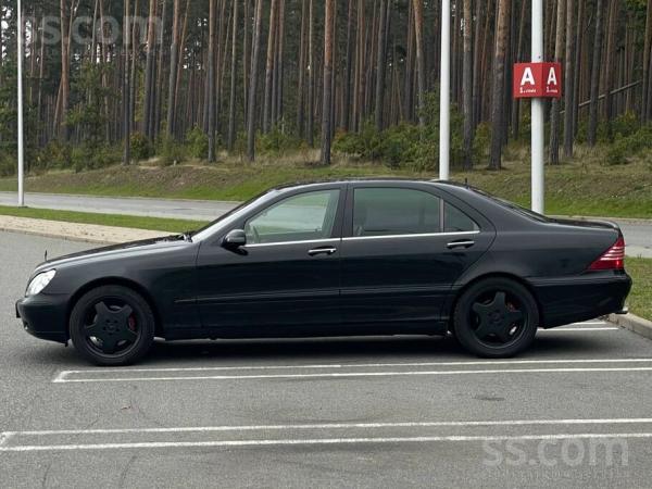 Мерседес С 500 1999 в Рига на AUTOMOTO.COM.LV Черный Мерседес С 500 1999 в Рига, объемом двигателя 5.00 л и пробегом 354 тыс. км за 4650 €, фото 4 на AUTOMOTO.COM.LV
