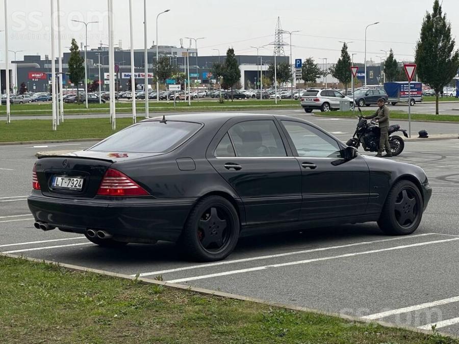 Melns Mercedes-Benz S 500 1999 Rīga, ar dzinēja tilpumu 5.00 L un nobraukumu 354 tūkst. km par 4650 €, foto 7 vietnē AUTOMOTO.COM.LV