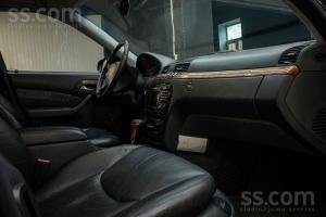 Черный Мерседес С 500 2000 в Елгава, объемом двигателя 5.00 л и пробегом 114 тыс. км за 8990 €, фото 8 на AUTOMOTO.COM.LV