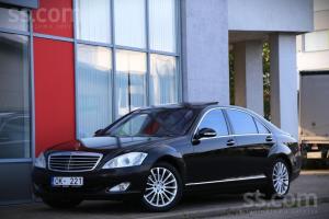 Black Mercedes-Benz S 500 2005 in Riga, with an engine capacity of 5.50 L and mileage of 251 thousand km for 7995 €, photo  on AUTOMOTO.COM.LV