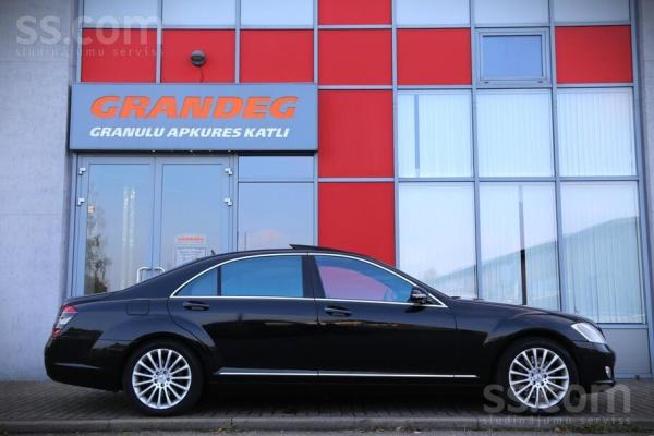 Черный Мерседес С 500 2005 в Рига, объемом двигателя 5.50 л и пробегом 251 тыс. км за 7995 €, фото 4 на AUTOMOTO.COM.LV