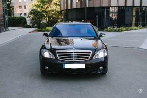 Melns Mercedes-Benz S 500 2006 Viļņa, ar dzinēja tilpumu 5.46 L un nobraukumu 279 tūkst. km par 7500 €, foto 3 vietnē AUTOMOTO.COM.LV