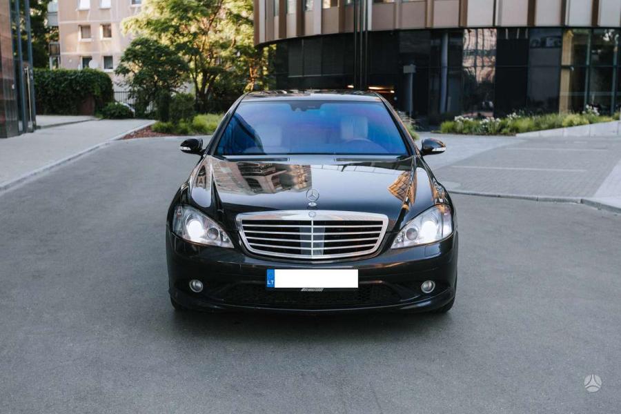 Melns Mercedes-Benz S 500 2006 Viļņa, ar dzinēja tilpumu 5.46 L un nobraukumu 279 tūkst. km par 7500 €, foto 3 vietnē AUTOMOTO.COM.LV