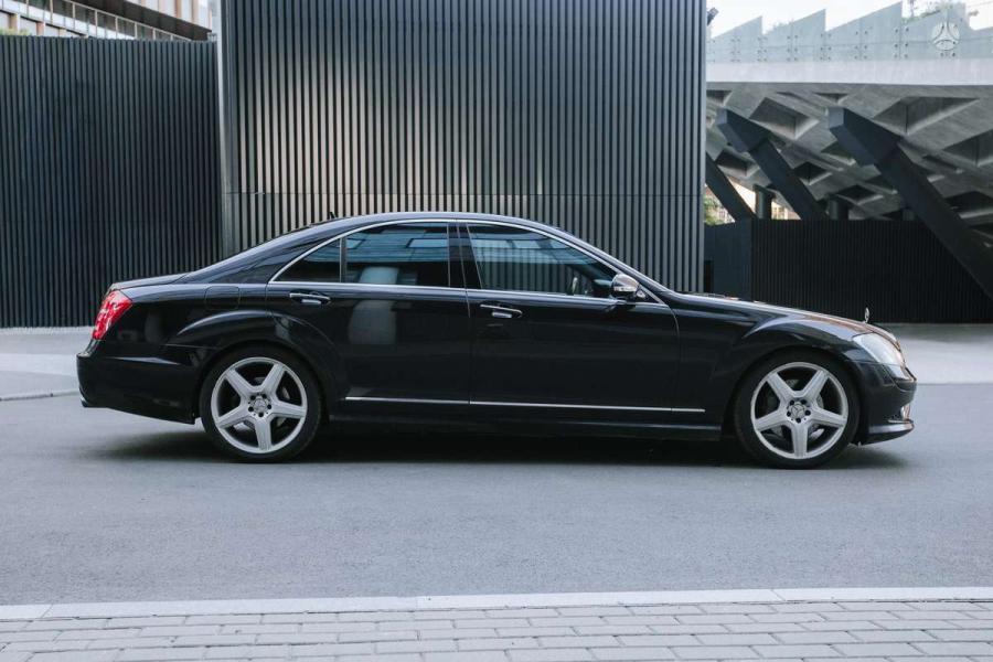 Melns Mercedes-Benz S 500 2006 Viļņa, ar dzinēja tilpumu 5.46 L un nobraukumu 279 tūkst. km par 7500 €, foto 5 vietnē AUTOMOTO.COM.LV