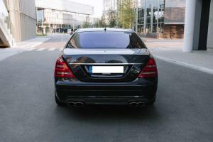 Melns Mercedes-Benz S 500 2006 Viļņa, ar dzinēja tilpumu 5.46 L un nobraukumu 279 tūkst. km par 7500 €, foto 6 vietnē AUTOMOTO.COM.LV