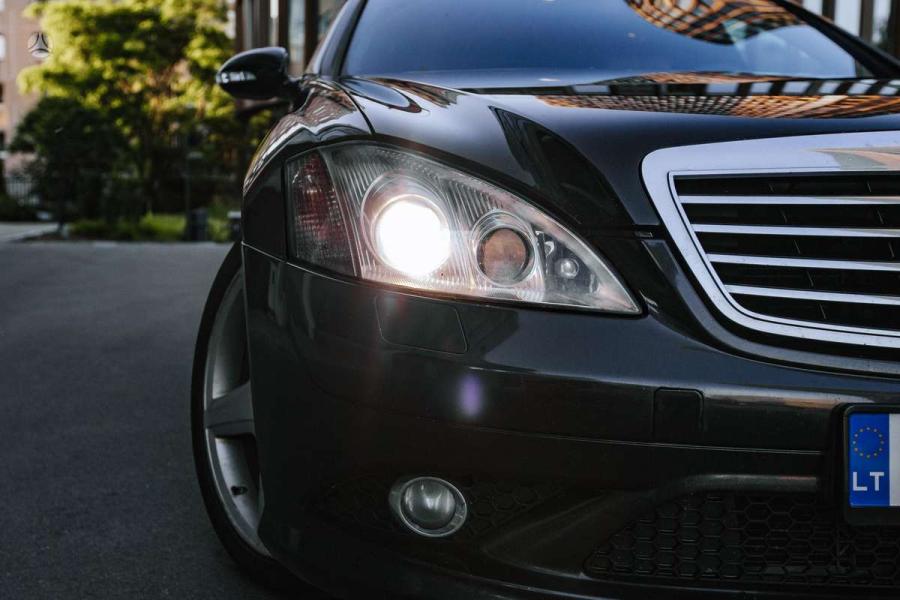 Melns Mercedes-Benz S 500 2006 Viļņa, ar dzinēja tilpumu 5.46 L un nobraukumu 279 tūkst. km par 7500 €, foto 8 vietnē AUTOMOTO.COM.LV