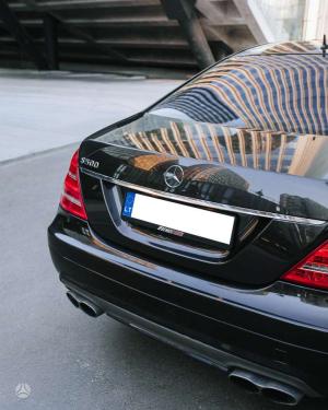 Melns Mercedes-Benz S 500 2006 Viļņa, ar dzinēja tilpumu 5.46 L un nobraukumu 279 tūkst. km par 7500 €, foto 11 vietnē AUTOMOTO.COM.LV