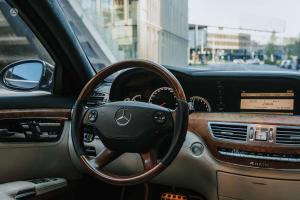 Melns Mercedes-Benz S 500 2006 Viļņa, ar dzinēja tilpumu 5.46 L un nobraukumu 279 tūkst. km par 7500 €, foto 12 vietnē AUTOMOTO.COM.LV