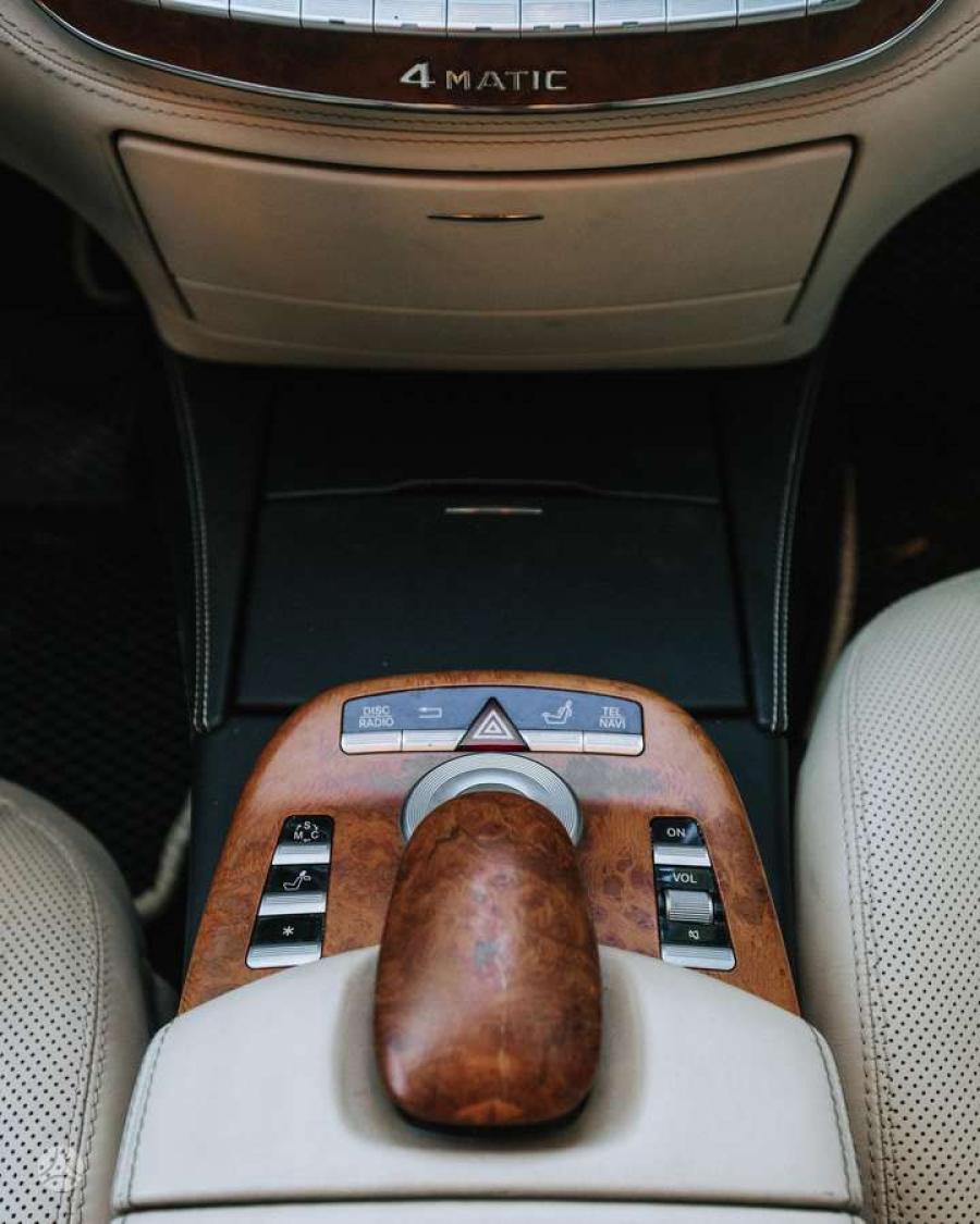 Melns Mercedes-Benz S 500 2006 Viļņa, ar dzinēja tilpumu 5.46 L un nobraukumu 279 tūkst. km par 7500 €, foto 13 vietnē AUTOMOTO.COM.LV