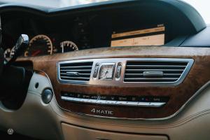 Melns Mercedes-Benz S 500 2006 Viļņa, ar dzinēja tilpumu 5.46 L un nobraukumu 279 tūkst. km par 7500 €, foto 14 vietnē AUTOMOTO.COM.LV