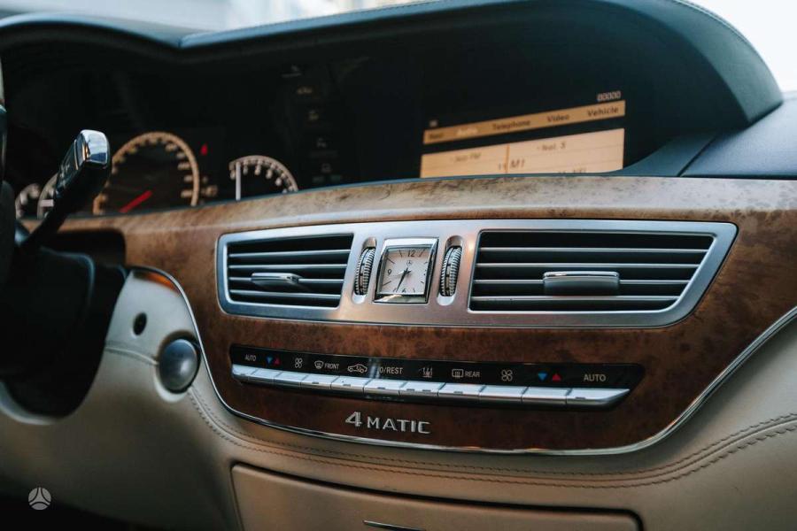 Melns Mercedes-Benz S 500 2006 Viļņa, ar dzinēja tilpumu 5.46 L un nobraukumu 279 tūkst. km par 7500 €, foto 14 vietnē AUTOMOTO.COM.LV