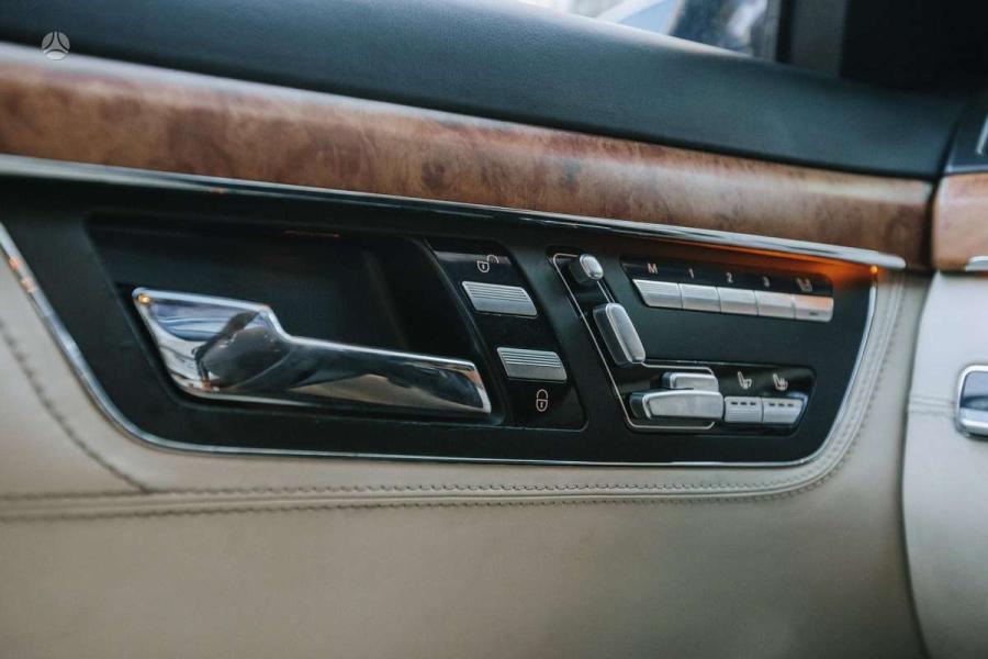 Melns Mercedes-Benz S 500 2006 Viļņa, ar dzinēja tilpumu 5.46 L un nobraukumu 279 tūkst. km par 7500 €, foto 15 vietnē AUTOMOTO.COM.LV