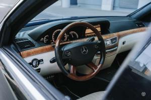 Melns Mercedes-Benz S 500 2006 Viļņa, ar dzinēja tilpumu 5.46 L un nobraukumu 279 tūkst. km par 7500 €, foto 16 vietnē AUTOMOTO.COM.LV