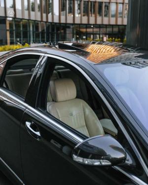 Melns Mercedes-Benz S 500 2006 Viļņa, ar dzinēja tilpumu 5.46 L un nobraukumu 279 tūkst. km par 7500 €, foto 21 vietnē AUTOMOTO.COM.LV