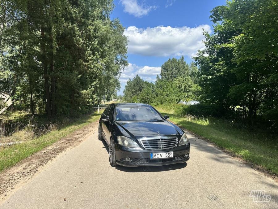 Черный Мерседес С 500 2006 в Варена, объемом двигателя 5.50 л и пробегом 523 тыс. км за 5000 €, фото 3 на AUTOMOTO.COM.LV