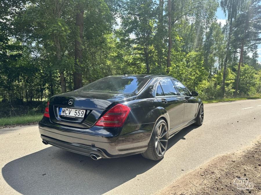Черный Мерседес С 500 2006 в Варена, объемом двигателя 5.50 л и пробегом 523 тыс. км за 5000 €, фото 5 на AUTOMOTO.COM.LV