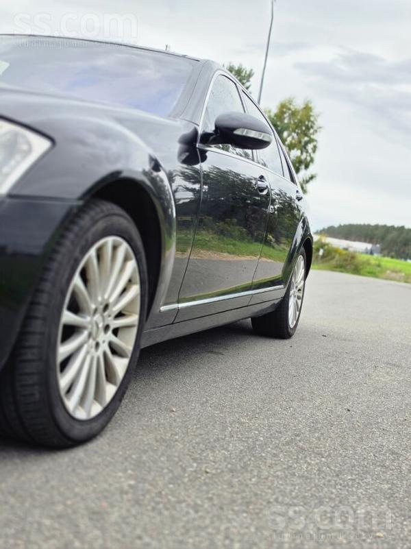 Melns Mercedes-Benz S 500 2006 Rīga, ar dzinēja tilpumu 5.50 L un nobraukumu 250 tūkst. km par 8990 €, foto 11 vietnē AUTOMOTO.COM.LV