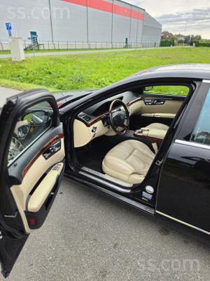 Черный Мерседес С 500 2006 в Рига, объемом двигателя 5.50 л и пробегом 250 тыс. км за 8990 €, фото 12 на AUTOMOTO.COM.LV