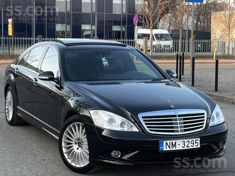 Черный Мерседес С 500 2007 в Елгава, объемом двигателя 5.50 л и пробегом 379 тыс. км за 4200 €, фото 1 на AUTOMOTO.COM.LV