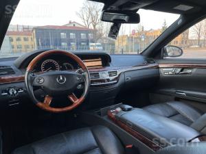 Черный Мерседес С 500 2007 в Елгава, объемом двигателя 5.50 л и пробегом 379 тыс. км за 4200 €, фото 12 на AUTOMOTO.COM.LV