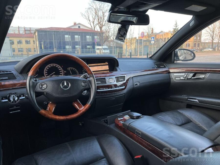 Черный Мерседес С 500 2007 в Елгава, объемом двигателя 5.50 л и пробегом 379 тыс. км за 4200 €, фото 12 на AUTOMOTO.COM.LV