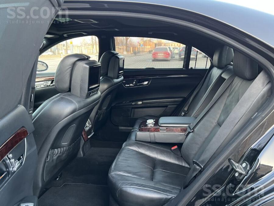 Черный Мерседес С 500 2007 в Елгава, объемом двигателя 5.50 л и пробегом 379 тыс. км за 4200 €, фото 16 на AUTOMOTO.COM.LV