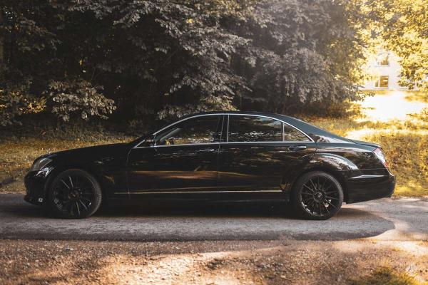 Melns Mercedes-Benz S 500 2007 Viļņa, ar dzinēja tilpumu 5.46 L un nobraukumu 330 tūkst. km par 7200 €, foto 5 vietnē AUTOMOTO.COM.LV