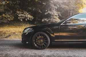 Black Mercedes-Benz S 500 2007 in Vilnius, with an engine capacity of 5.46 L and mileage of 330 thousand km for 7200 €, photo 7 on AUTOMOTO.COM.LV