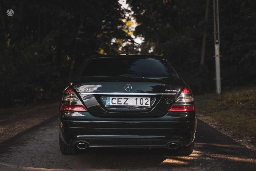 Black Mercedes-Benz S 500 2007 in Vilnius, with an engine capacity of 5.46 L and mileage of 330 thousand km for 7200 €, photo 9 on AUTOMOTO.COM.LV