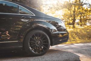 Black Mercedes-Benz S 500 2007 in Vilnius, with an engine capacity of 5.46 L and mileage of 330 thousand km for 7200 €, photo 12 on AUTOMOTO.COM.LV
