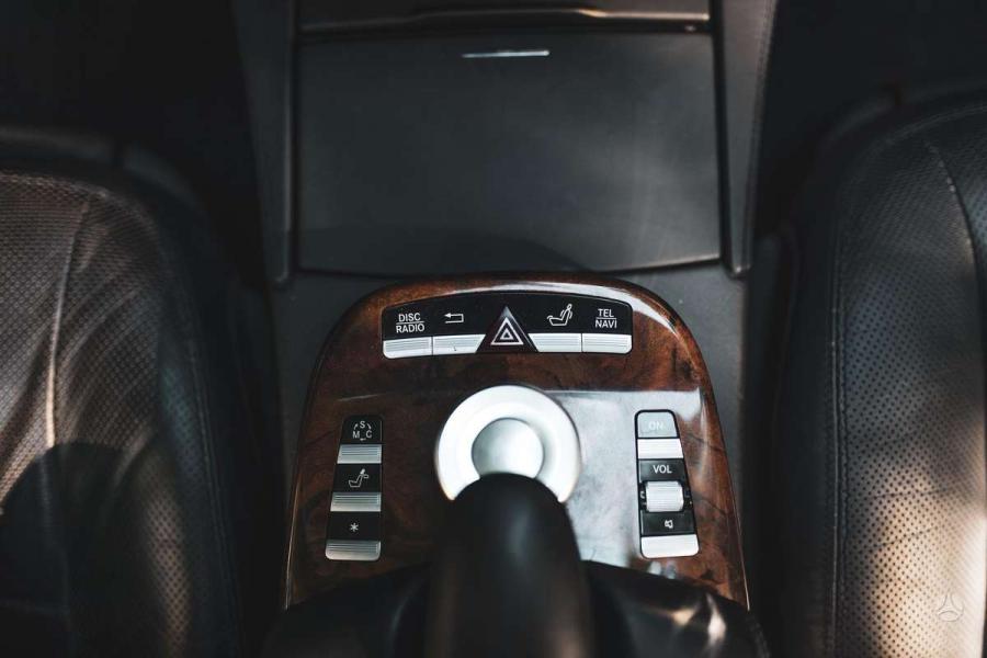 Black Mercedes-Benz S 500 2007 in Vilnius, with an engine capacity of 5.46 L and mileage of 330 thousand km for 7200 €, photo 22 on AUTOMOTO.COM.LV