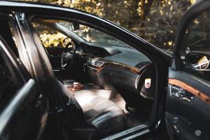Black Mercedes-Benz S 500 2007 in Vilnius, with an engine capacity of 5.46 L and mileage of 330 thousand km for 7200 €, photo 32 on AUTOMOTO.COM.LV